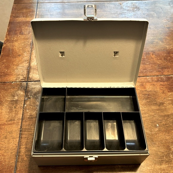 Office | Vintage Metal Lock Box Cash Box With Insert And Key Graytan ...